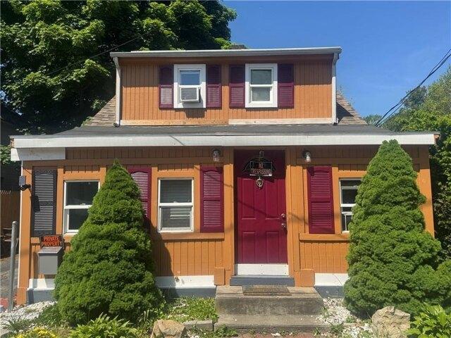 Huron St, Warwick, Home For Sale