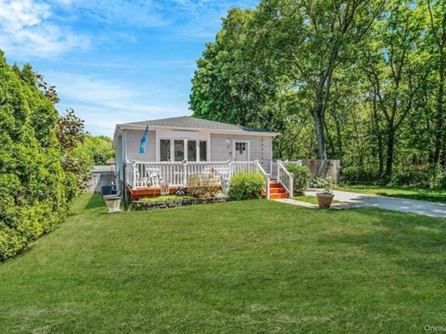 Huron St, Port Jefferson Station, Home For Sale