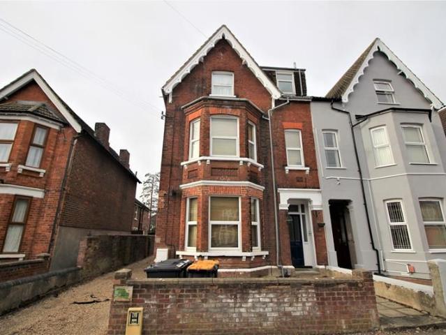 Hurst Grove, Bedford MK40, 1 bed flat to rent, £895 pcm | PrimeLocation