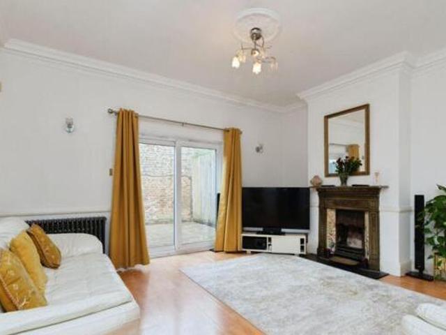 Hurst Road, Croydon, 3 Bedroom End