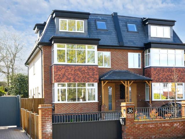 Hurst Road, East Molesey, Surrey, KT8 4 bed semi detached house to rent £5,850 pcm £1,350 pw