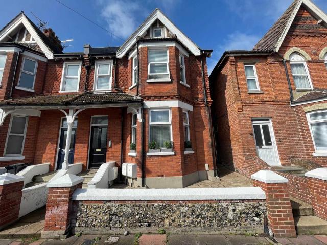 Hurst Road, Eastbourne BN21 1 bed ground floor flat to rent £1,050 pcm £242 pw