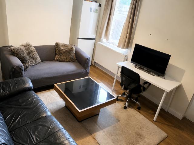Hurst Street, Oxford OX4, Room to rent, £1,000 pcm | PrimeLocation