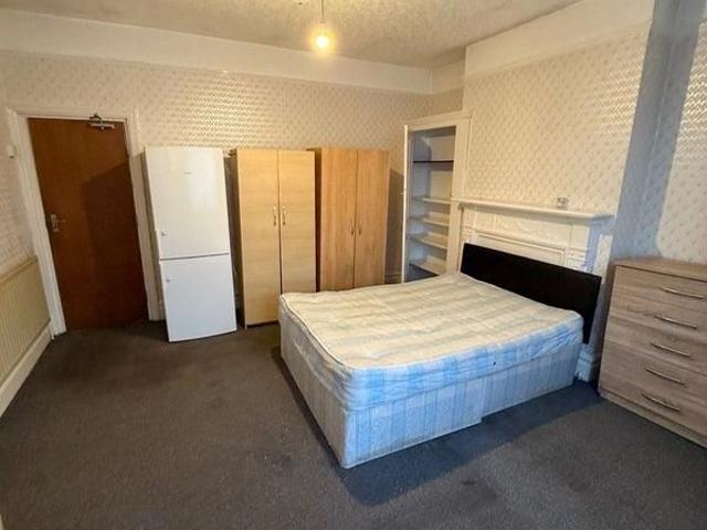 Hurstbourne Gardens, Barking IG11, Room to rent, £950 pcm | PrimeLocation