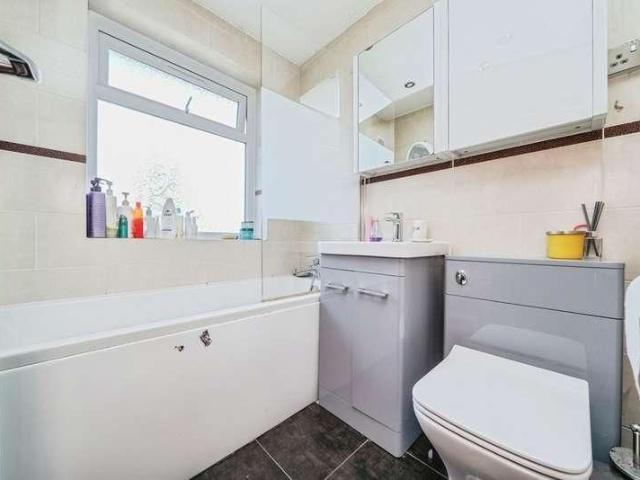 Hurstdene Avenue, Staines upon thames, TW18