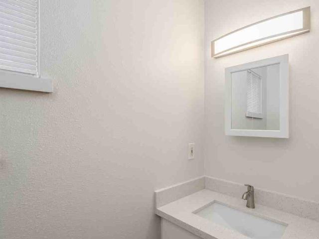 Husky Court Apartments Studio Apartment for Rent at 4629 21st Ave Ne, Seattle, WA 98105 University District