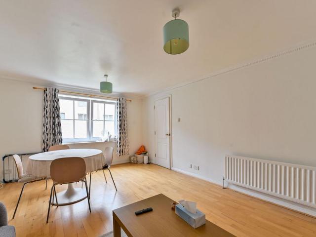 HUTTON COURT, 4 BEDSER CLOSE, LONDON. 2 bed flat to rent £3,250 pcm £750 pw