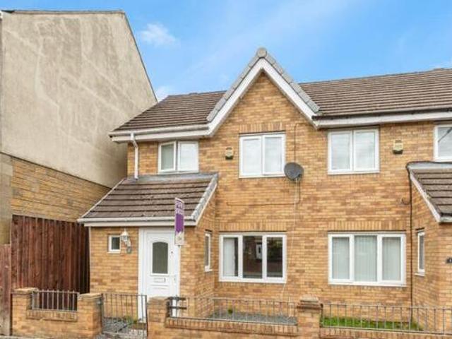 Hutton Court, Stanley, 3 Bedroom Semi detached