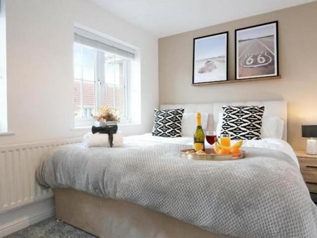 Hutton Close, Luton, 2 Bedroom Town