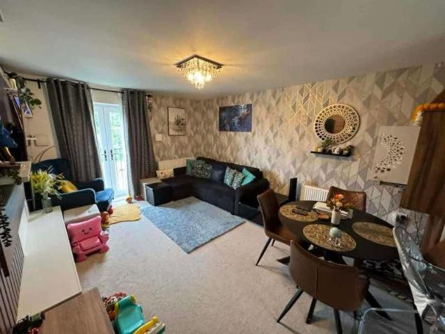 Hutton Close, Newbury, RG14