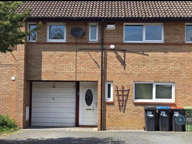 Hutton Avenue, Milton Keynes, MK6 4 bed terraced house to rent £1,900 pcm £438 pw