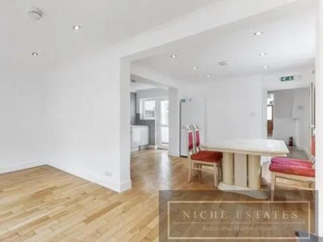 Hutton Grove, Barnet, London, N12 | 6 bed duplex for rent #166518614 | Rentberry