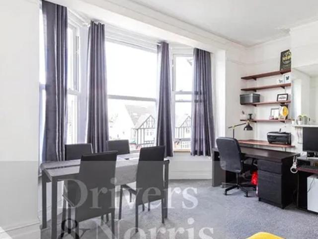 Hutton Grove, London, N12 8DZ, United Kingdom | 2 bed apartment for rent #137557493 | Rentberry