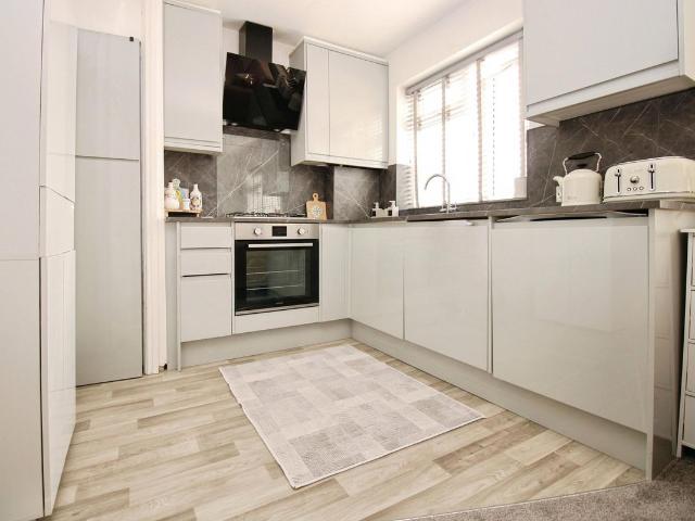 Hutton Road, Shenfield CM15, 2 bed flat to rent, £1,400 pcm | PrimeLocation