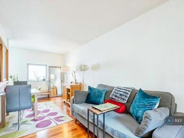 Hutchings Wharf, London, 2 Bedroom Flat