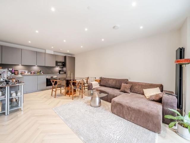 Hutchins Close, Swanley BR8, 2 bed flat to rent, £1,800 pcm | PrimeLocation
