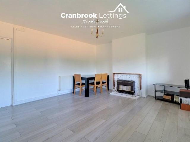 Hutchinson Court, Romford RM6, 3 bed flat to rent, £1,800 pcm | PrimeLocation
