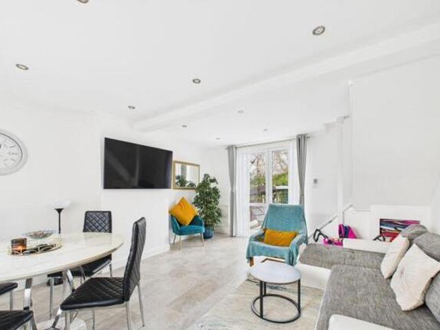Huxley Road, Gloucester, 2 Bedroom Semi detached