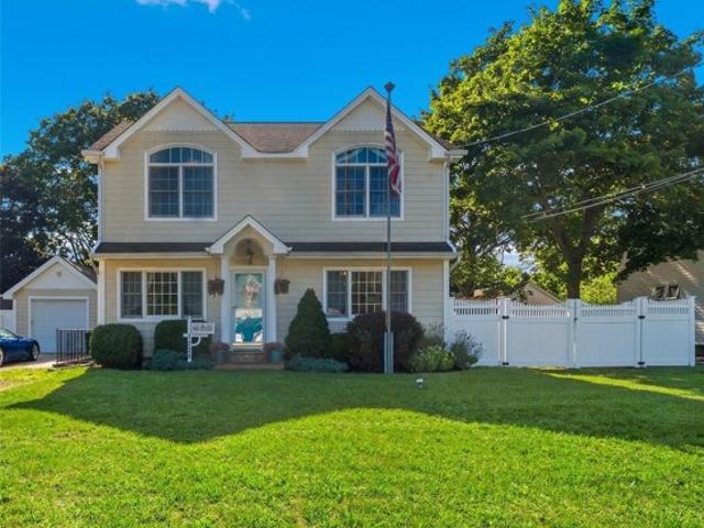Hyman Ave, Bay Shore, Home For Sale