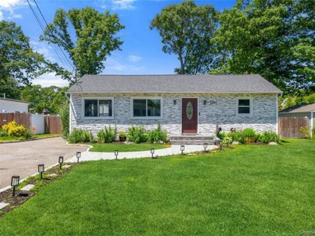 Hyman Ave, Bay Shore, Home For Sale