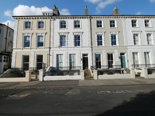 Hyde Gardens, Eastbourne BN21, 2 bed flat to rent, £1,200 pcm | PrimeLocation