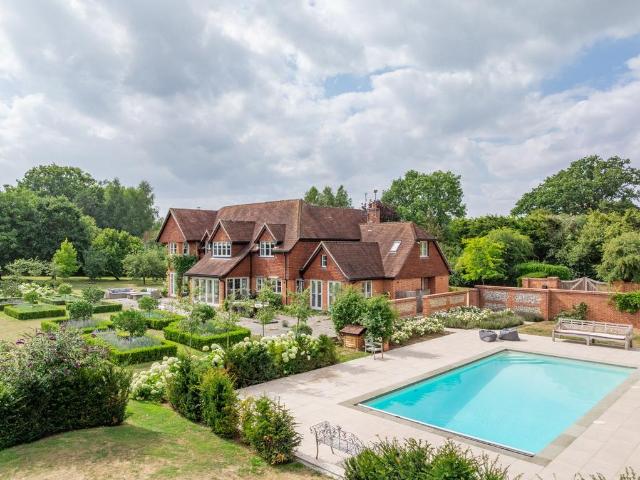 Hyde Lane, Ecchinswell, Newbury. 5 bed detached house to rent £20,000 pcm £4,615 pw