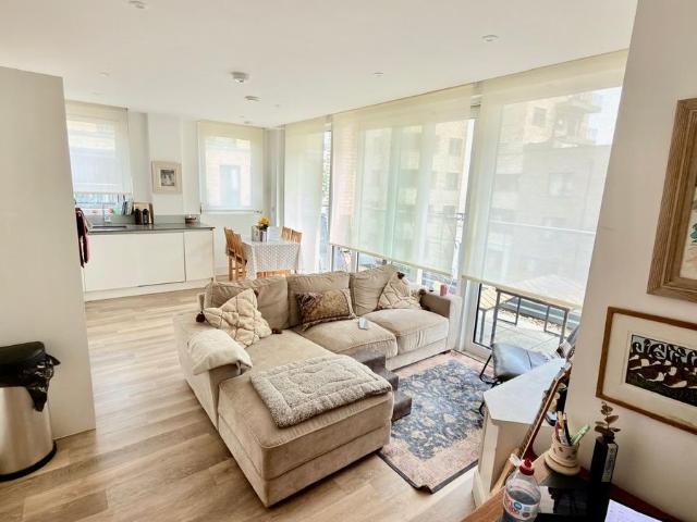 Hyde Lane, London SW11, 1 bed flat to rent, £2,250 pcm | PrimeLocation