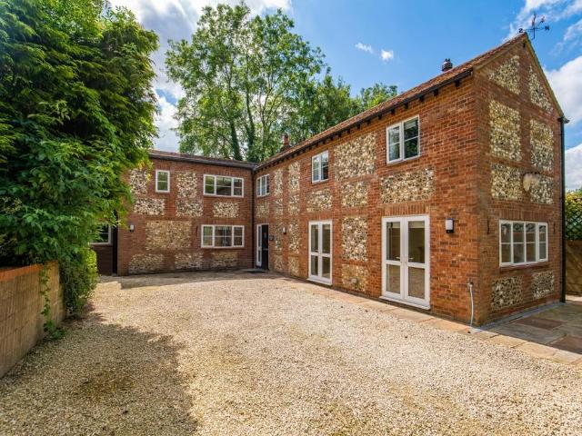 Hyde Lane Little Kingshill HP16 3 bed detached house to rent £3,250 pcm £750 pw