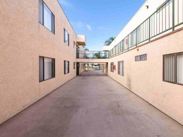 Hyde Park 3 Bedroom Apartment for Rent at 955 E Hyde Park Blvd, Inglewood, CA 90302 North Inglewood