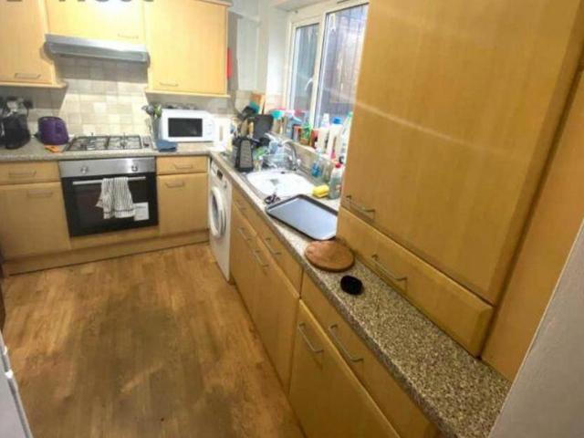 Hyde Park Close, Leeds LS6 4 bed house to rent £1,543 pcm £356 pw