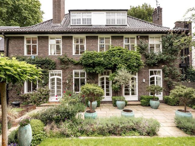 Hyde Park Gate, South Kensington, SW7 7 bed house to rent £33,583 pcm £7,750 pw
