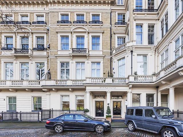 Hyde Park Gate, South Kensington SW7 1 bed flat to rent £2,167 pcm £500 pw