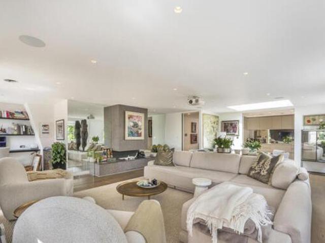 Hyde Park Square, Hyde Park, 3 Bedroom Flat