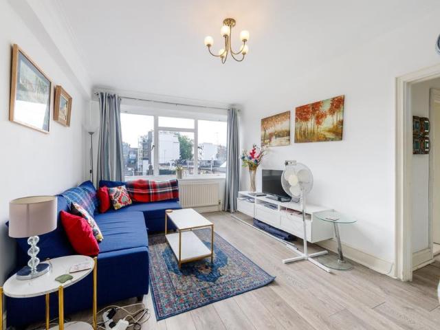Hyde Park Square, London W2 1 bed flat to rent £2,900 pcm £669 pw