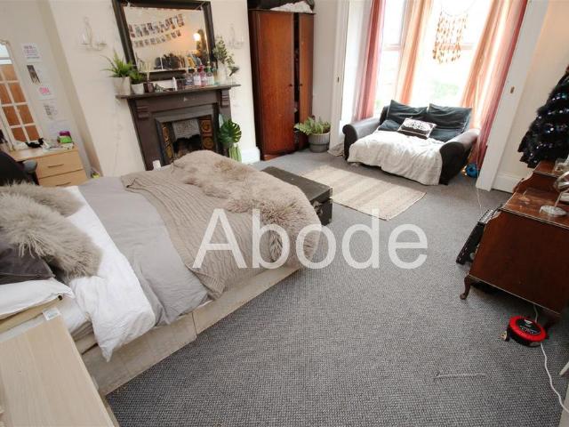 Hyde Park Road, Hyde Park, Leeds 8 bed house to rent £5,061 pcm £1,168 pw