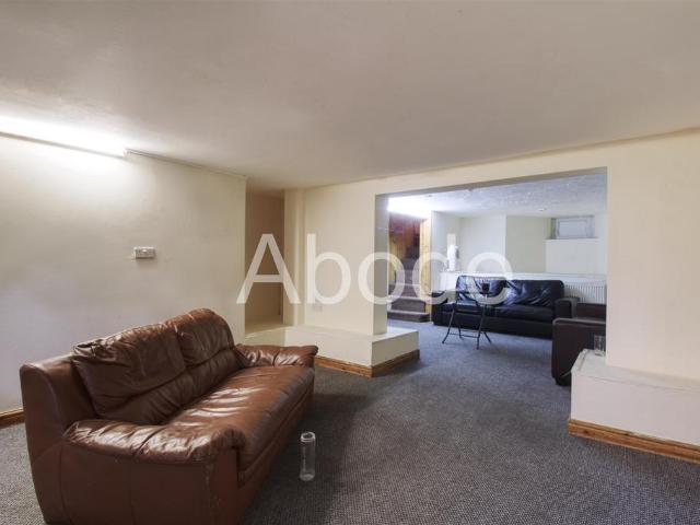 Hyde Park Road, Hyde Park, Leeds 9 bed house to rent £4,021 pcm £928 pw