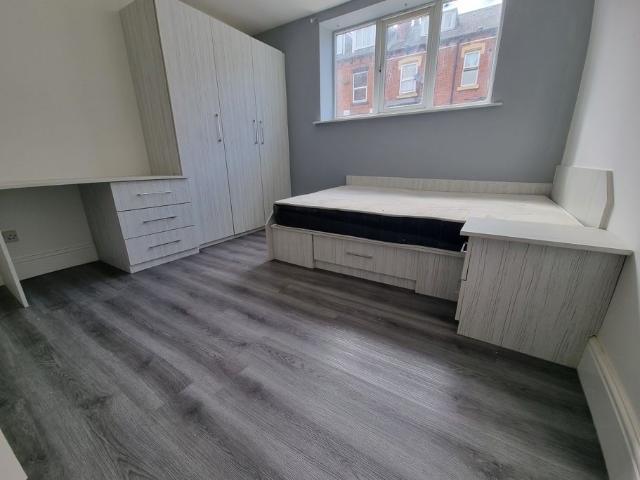 Hyde Park Road, Hyde Park, Leeds LS6, 2 bed flat to rent, £1,150 pcm | PrimeLocation