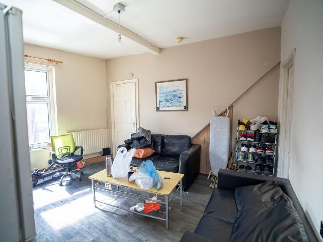 Hyde Park Road, Hyde Park, Leeds LS6, 3 bed flat to rent, £1,199 pcm | PrimeLocation
