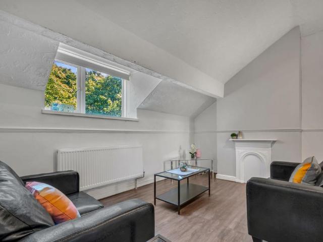 HYDE PARK ROAD, Leeds 2 bed house to rent £1,213 pcm £280 pw