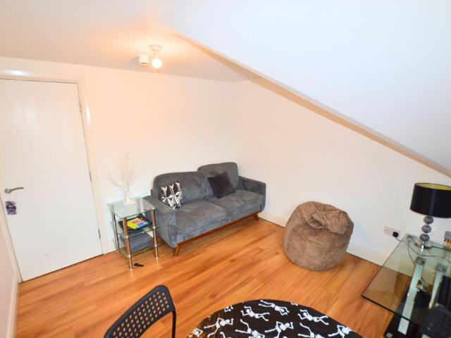 Hyde Park Road, Leeds LS6 3 bed apartment to rent £1,575 pcm £363 pw
