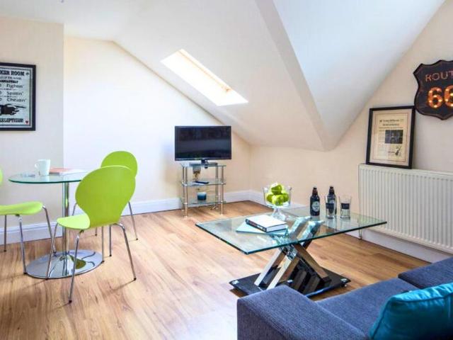 Hyde Park Road, Leeds LS6 3 bed apartment to rent £1,575 pcm £363 pw