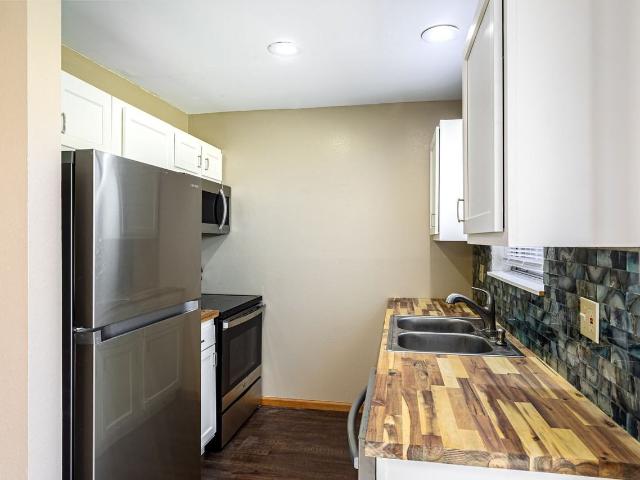 Hyde Park Townhomes & Apartments 3 Bedroom Apartment for Rent at 1000 Cooper Dr N, Columbia, MO 65201