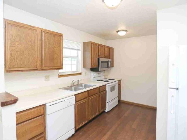 Hyde Park Townhomes & Apartments 2 Bedroom Apartment for Rent at 1000 Cooper Dr N, Columbia, MO 65201