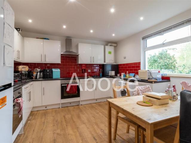 Hyde Park Terrace, Hyde Park, Leeds 6 bed house to rent £3,640 pcm £840 pw