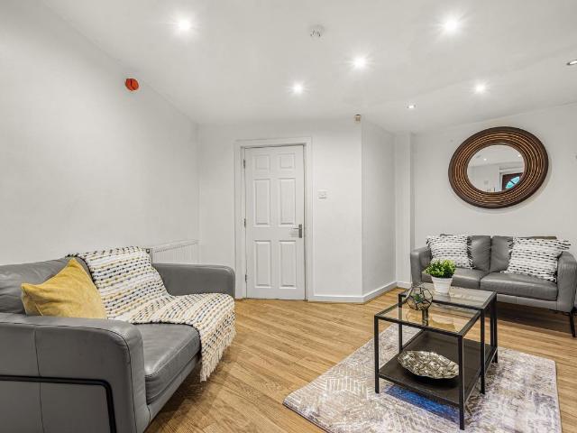 Hyde Park Terrace, Leeds LS6, 3 bed shared accommodation to rent, £498 pppm | PrimeLocation