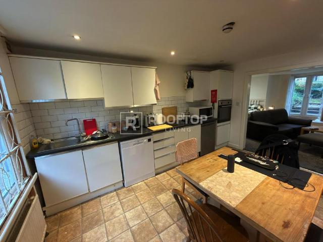 Hyde Park Terrace, Leeds LS6 1 bed house to rent £1,083 pcm £250 pw