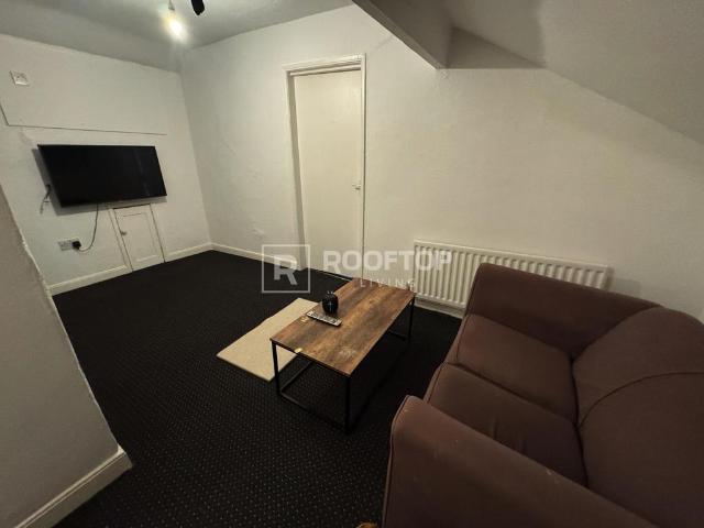 Hyde Park Terrace, Leeds LS6 8 bed house to rent £5,165 pcm £1,192 pw