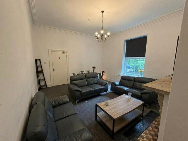 Hyde Park Terrace, Leeds LS6 8 bed house to rent £3,987 pcm £920 pw