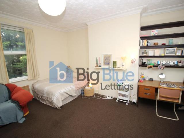 Hyde Park Terrace, Leeds LS6 8 bed terraced house to rent £3,432 pcm £792 pw