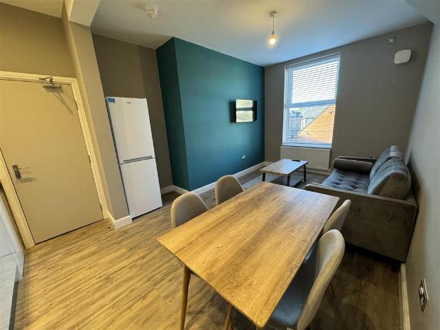 Hyde Park Villas, Hyde Park, Leeds. 2 bed apartment to rent £1,150 pcm £265 pw